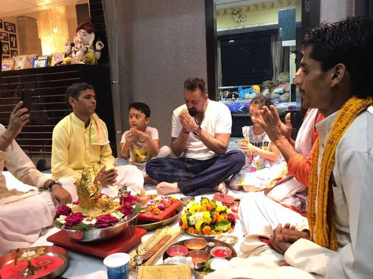 Sanjay Dutt's house: Peek in Dutt's Mumbai home - aquire acres