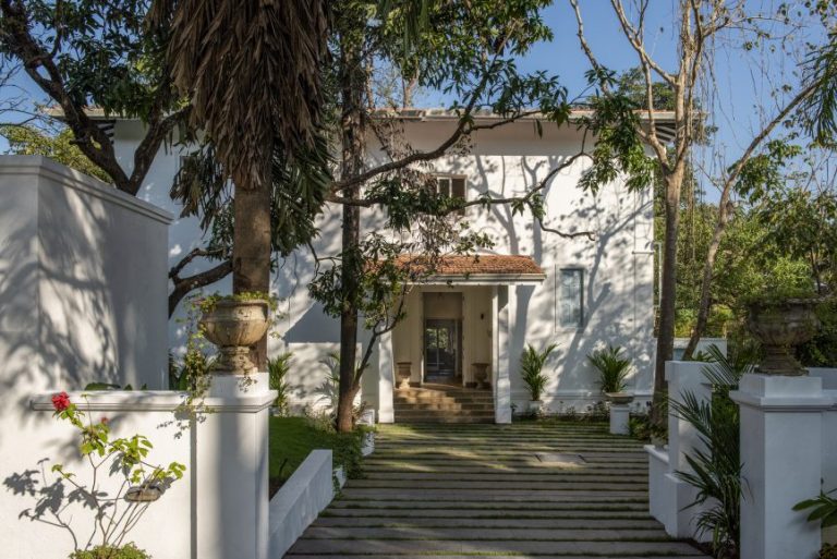 This villa has an elegant presence in the rural village of Goa (India ...
