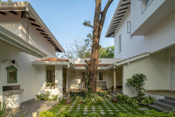 This villa has an elegant presence in the rural village of Goa (India ...